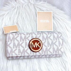 MICHAEL Michael Kors | Bags | Nwt Michael Kors Fulton Flap Continental ...